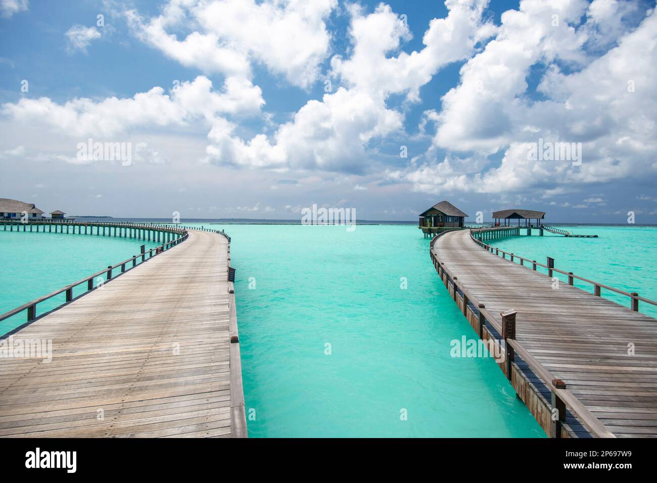 Wooden ways at Sun Siyam Iru Fushi, Maldives Stock Photo - Alamy