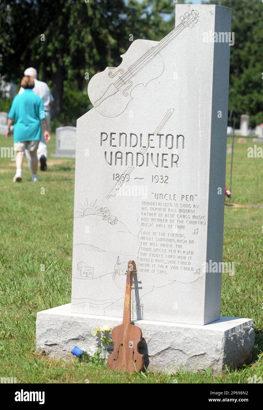 Jerry and Betty Boyd, of Tomball, Texas, walk back to their car after ...