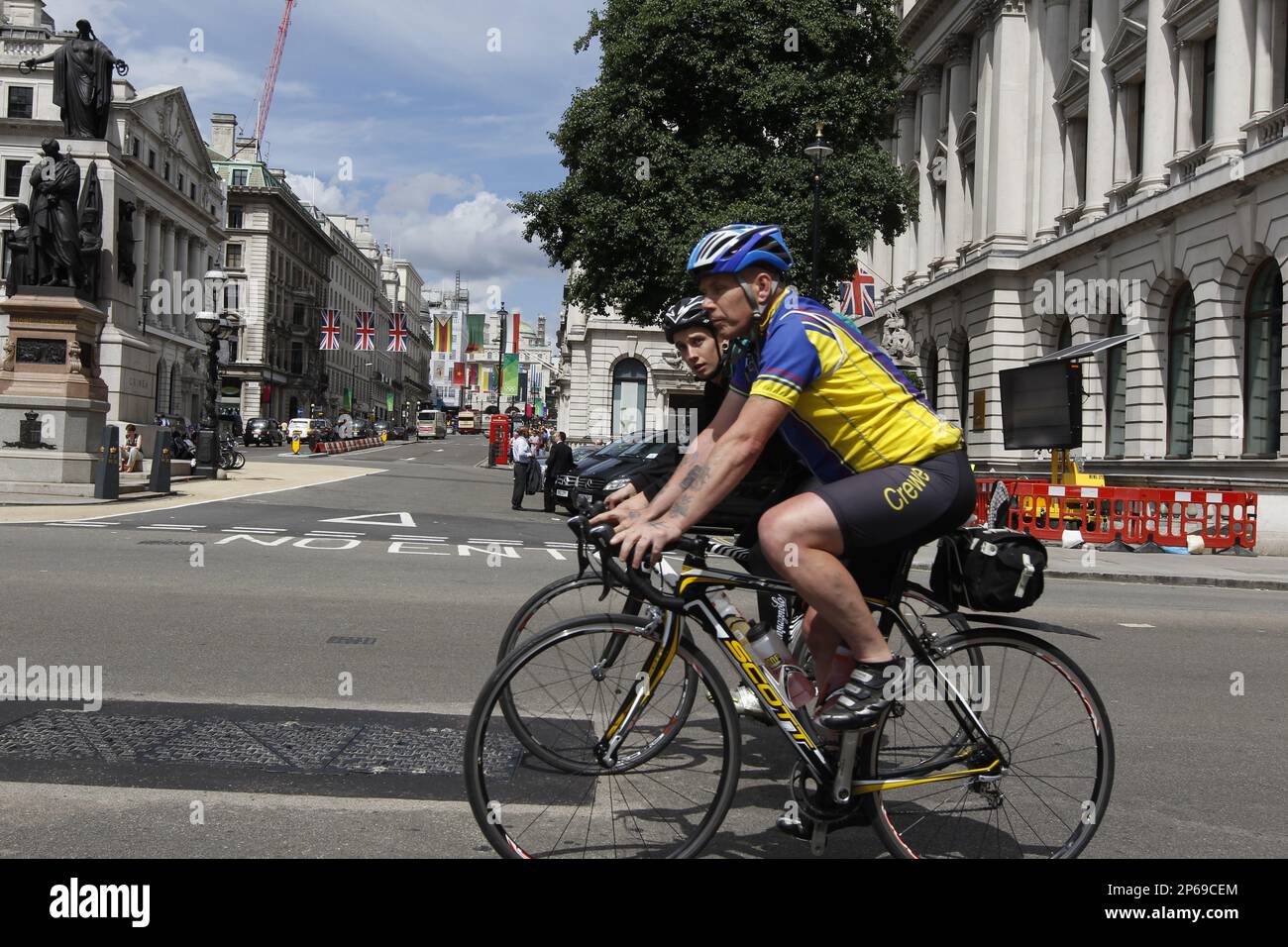 Scenes and signage from the 2012 London Olympics along the Men's Road ...