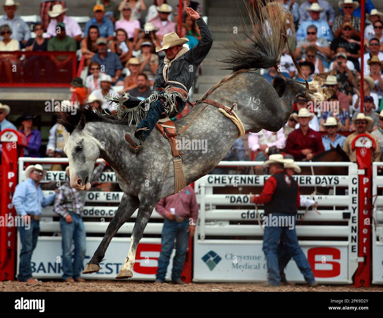 Will Lowe rides Make Up Face for a score of 91 in the bareback riding ...