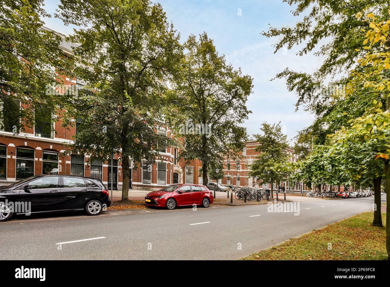 Driving on left side of road hi-res stock photography and images - Alamy