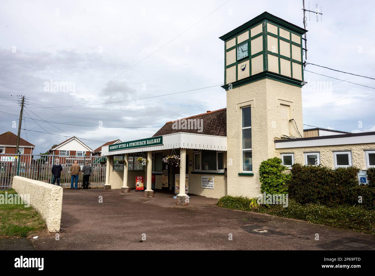 The Romney, Hythe & Dymchurch (RH&DR) miniature steam train railway ...