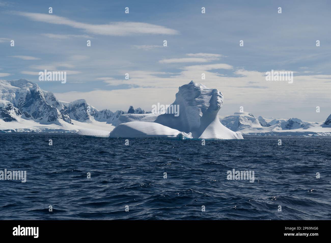 Golden hour with icebergs hi-res stock photography and images - Alamy