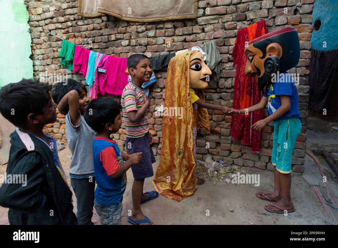 Puppeteers hi-res stock photography and images - Alamy