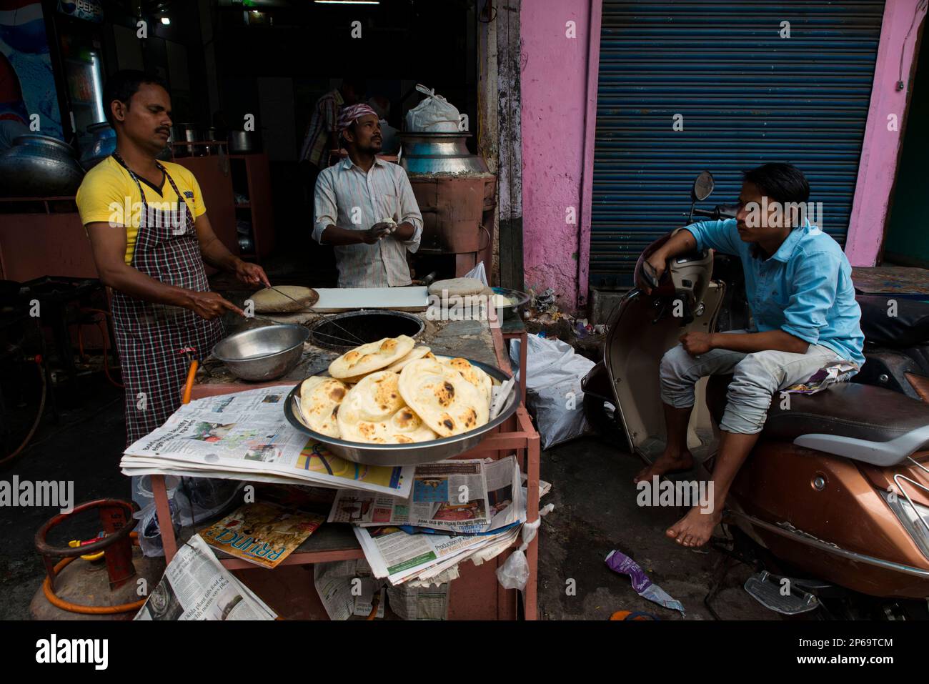 Indian roti maker hi-res stock photography and images - Alamy