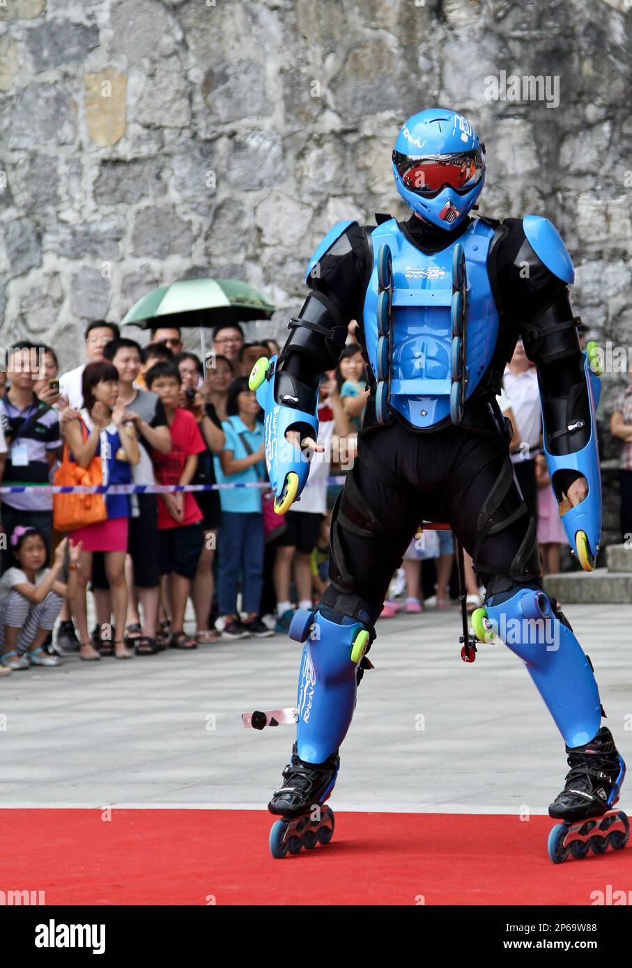 Chinese tourist look at France roller man Jean-Yves Blondeau in his ...