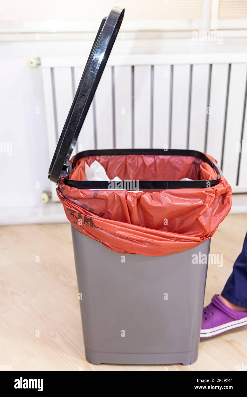 Biohazard bag hospital nurse hi-res stock photography and images - Alamy