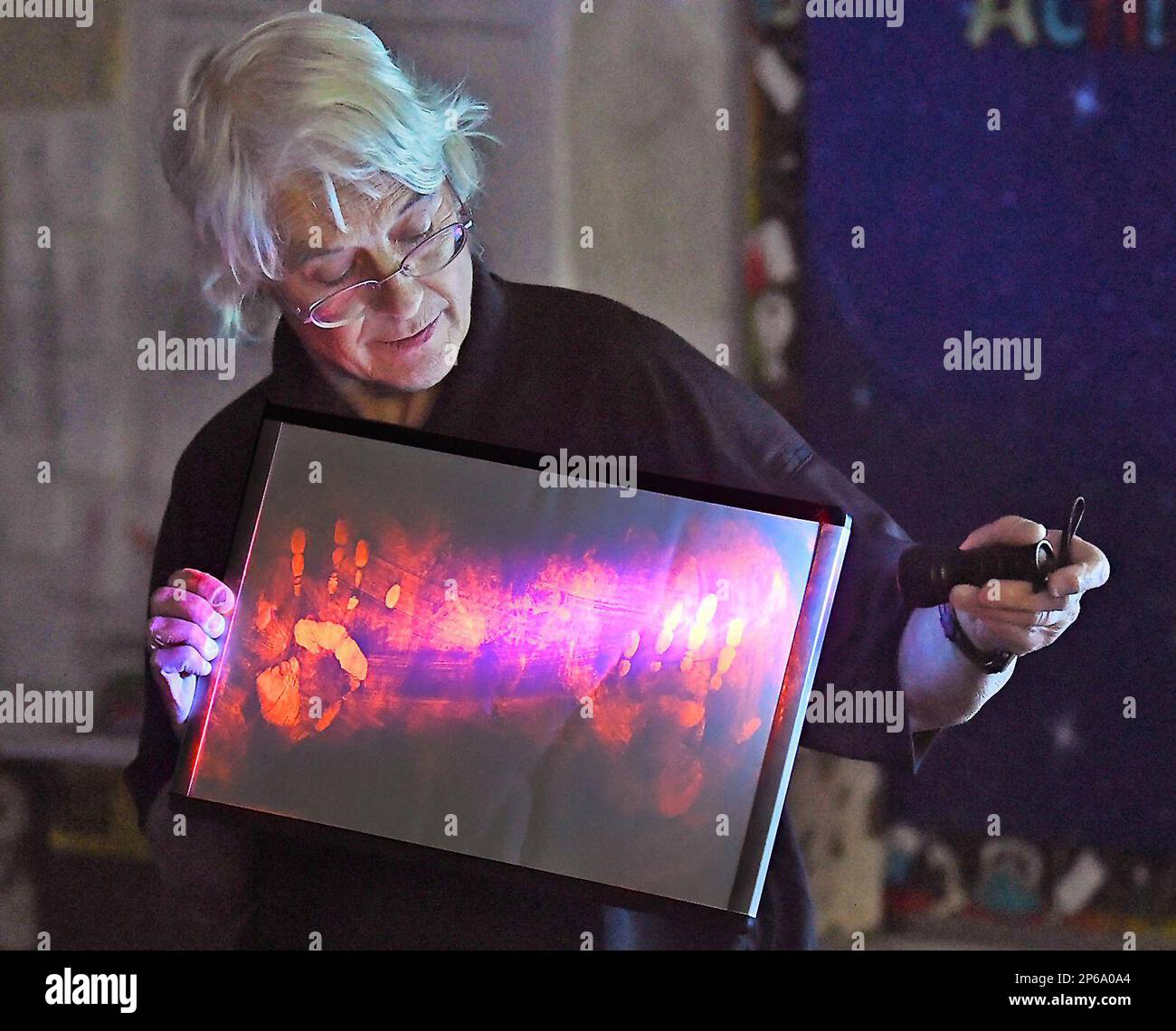 Yuma Police Department forensic technician Heidi Heck shows students in Jonathan Bailey's fifth ...