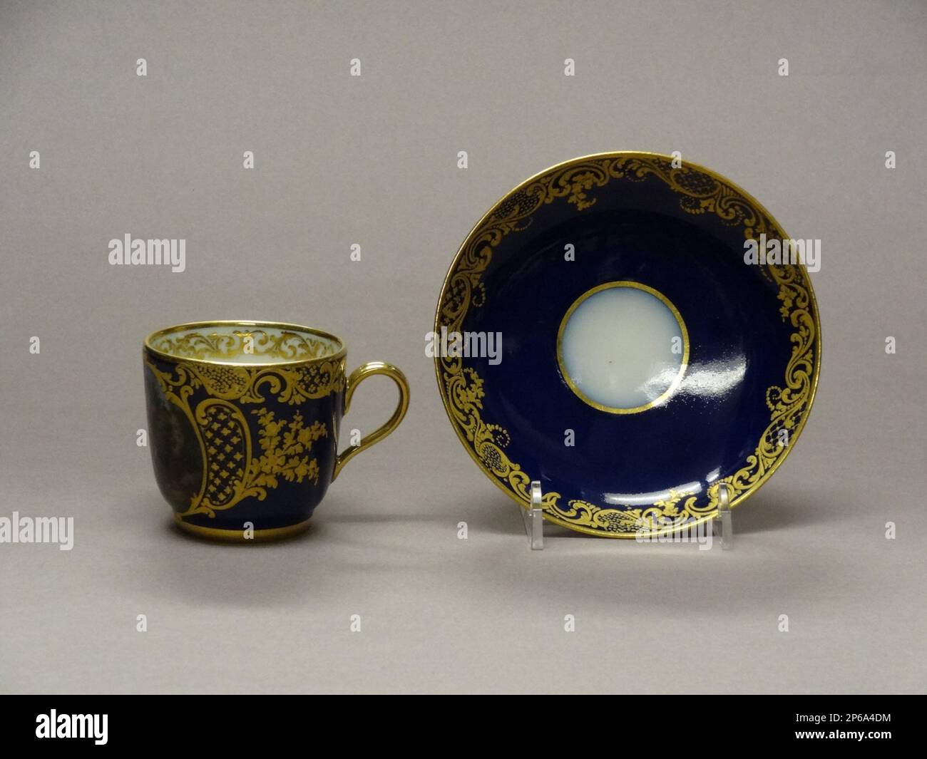 Paris porcelain manufactory hi-res stock photography and images - Alamy