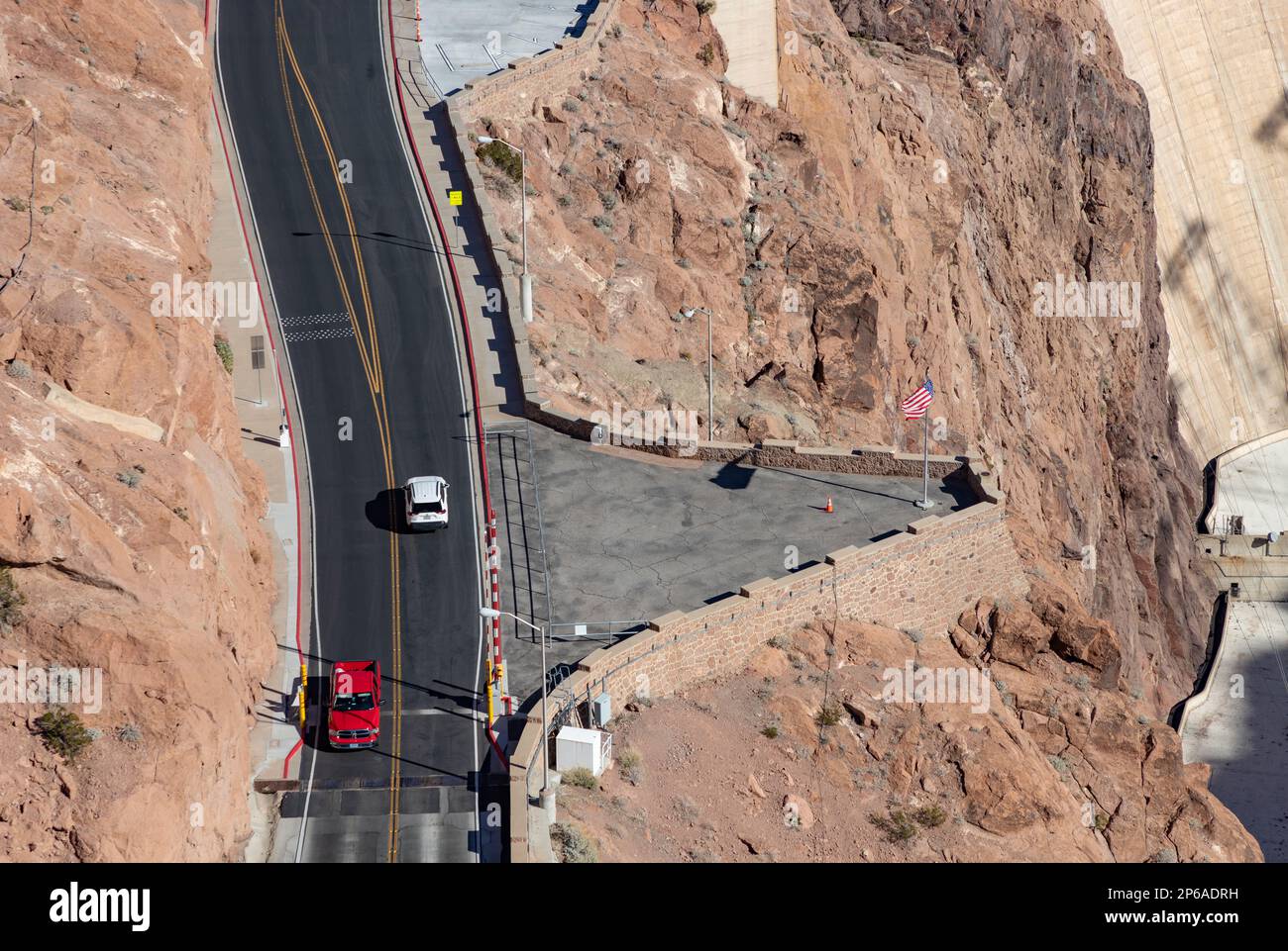 A picture of the road and small overlook leading up to the Hoover Dam ...