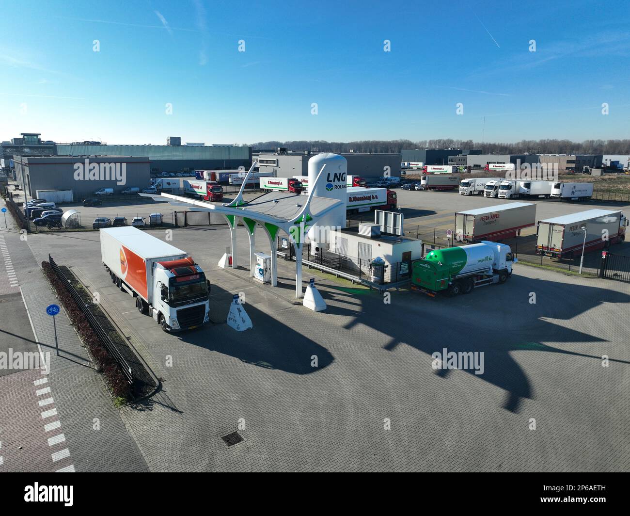 Lng filling point hi-res stock photography and images - Alamy