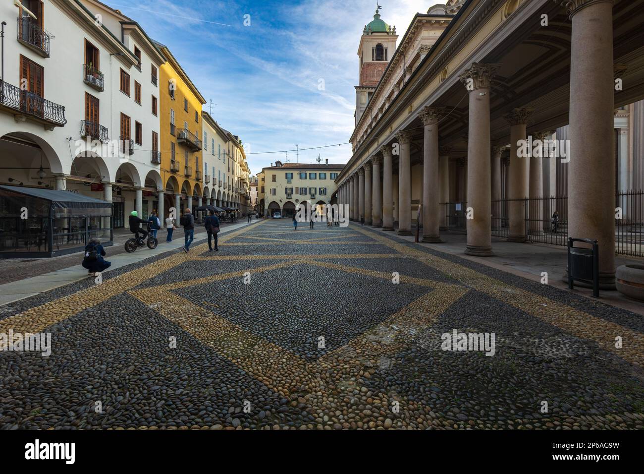 Piazza della Repubblica di Novara Italia Stock Photo - Alamy