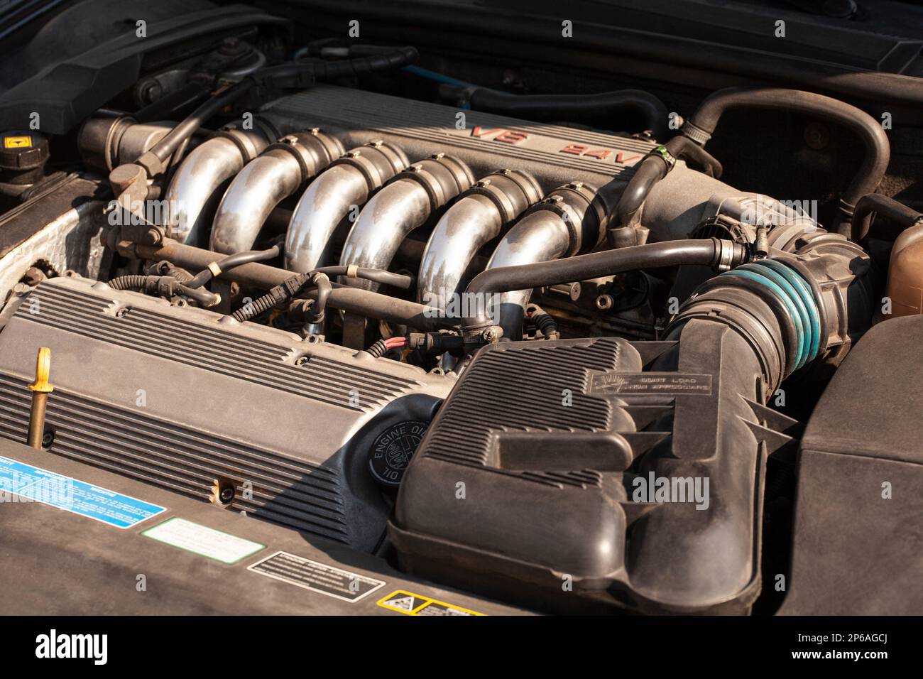 Electric car engine bonnet hi-res stock photography and images - Alamy
