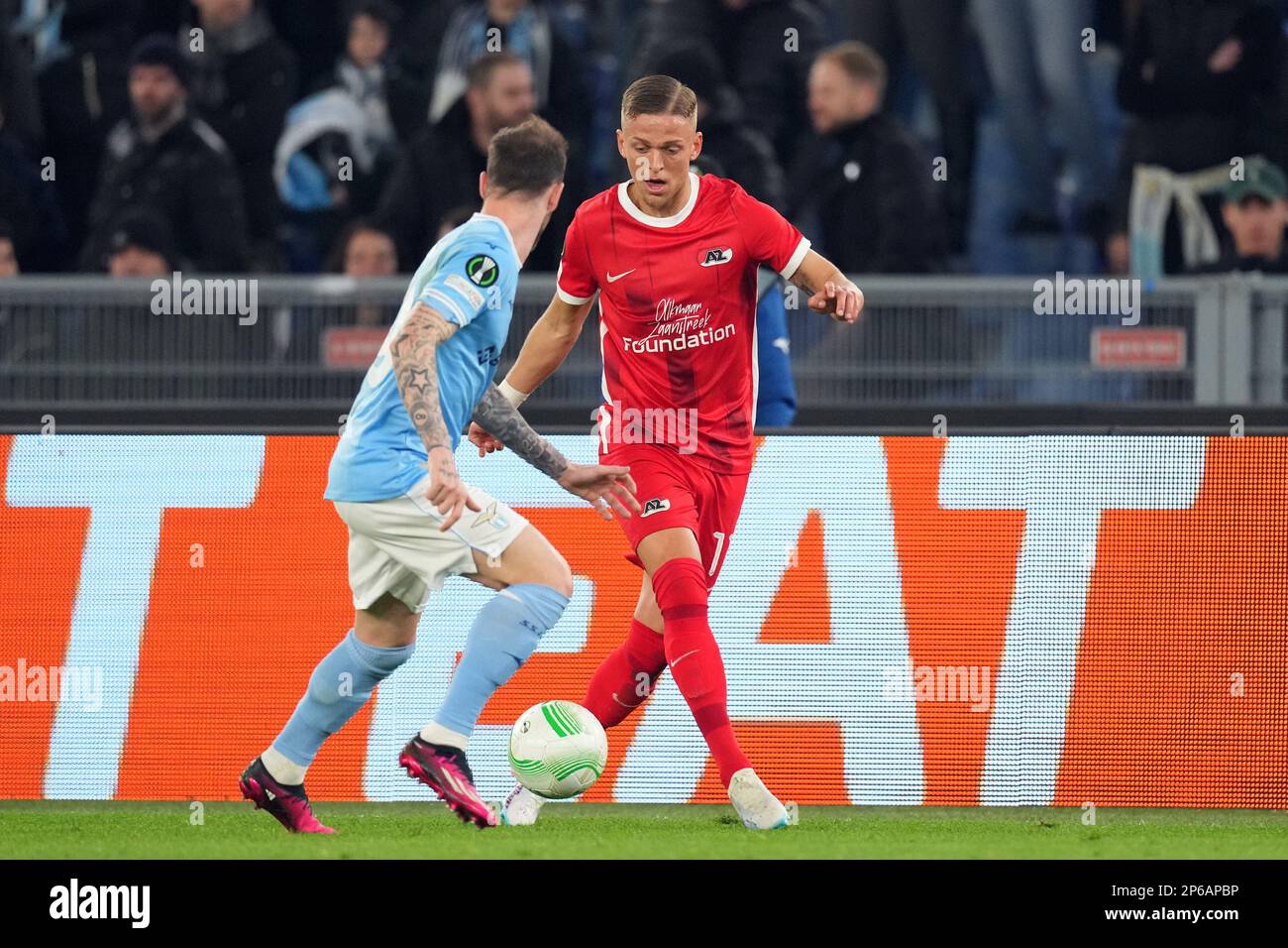 ROME - (l-r) Manuel Lazzari of SS Lazio, Jesper Karlsson of AZ Alkmaar during the UEFA ...