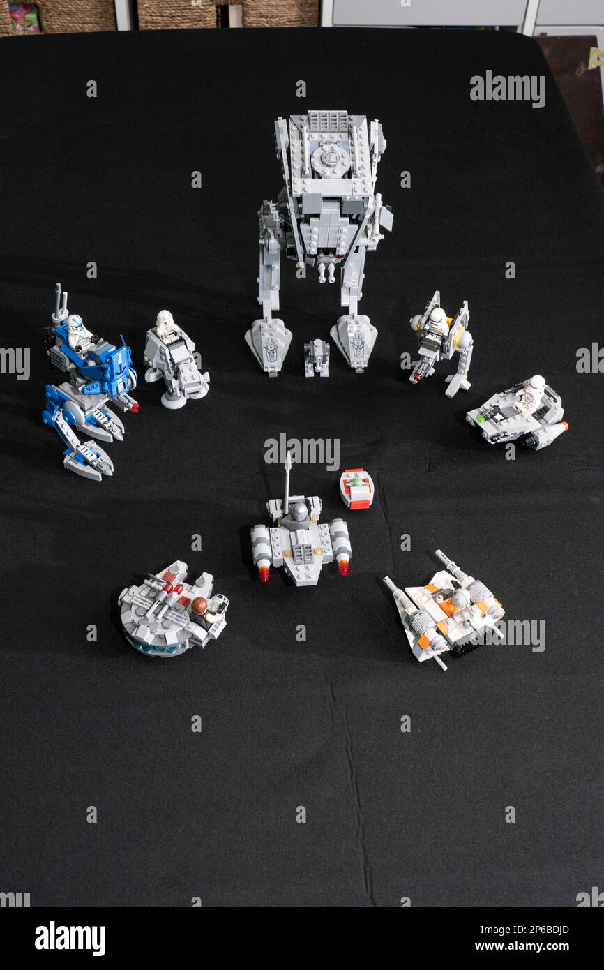 The rebel alliance, the Mandalorian and Grogu confront an AT-ST combat ...