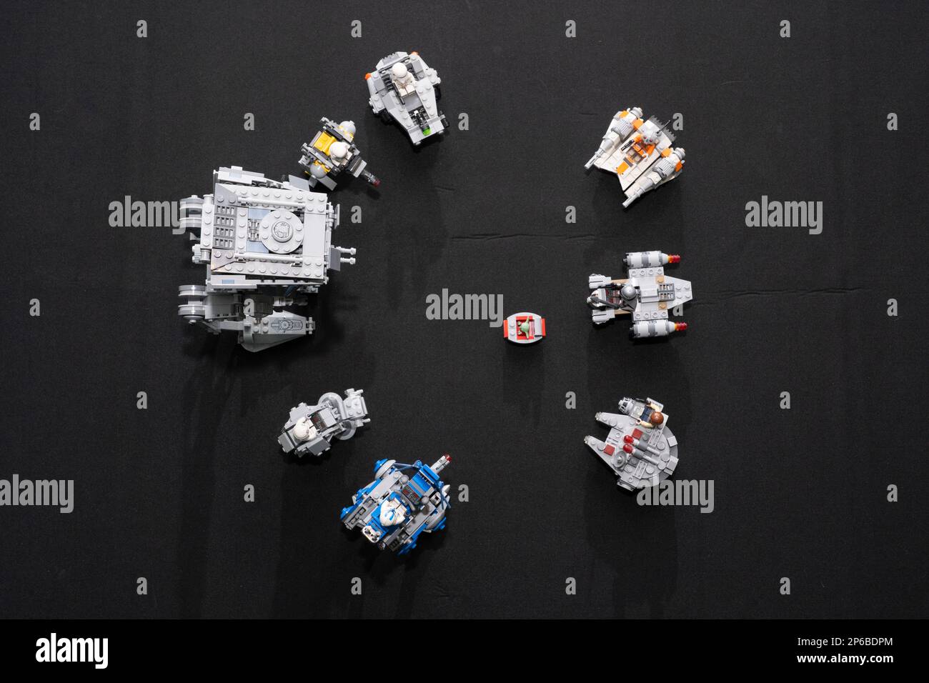 The rebel alliance, the Mandalorian and Grogu confront an AT-ST combat ...