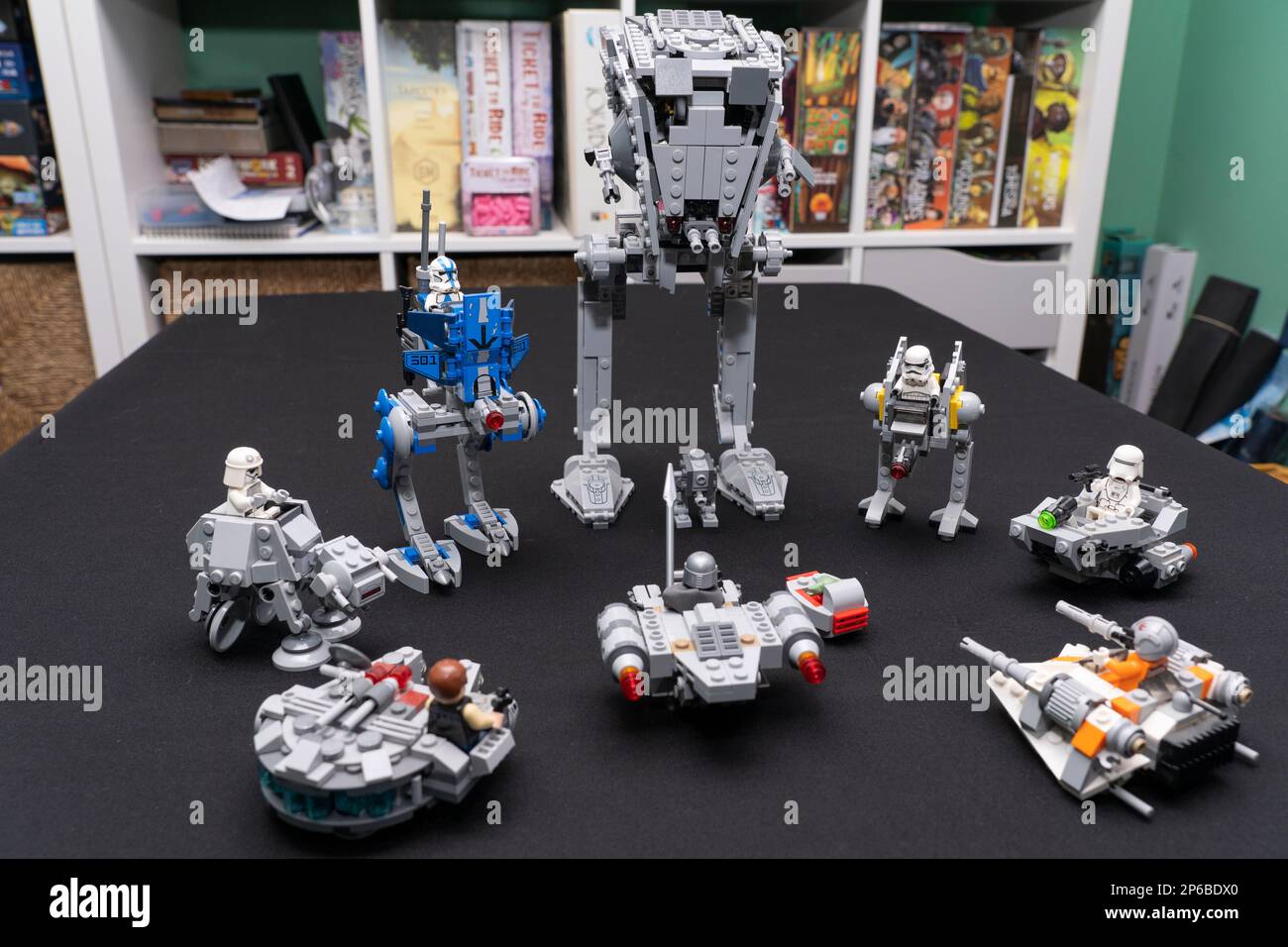 The rebel alliance, the Mandalorian and Grogu confront an AT-ST combat ...