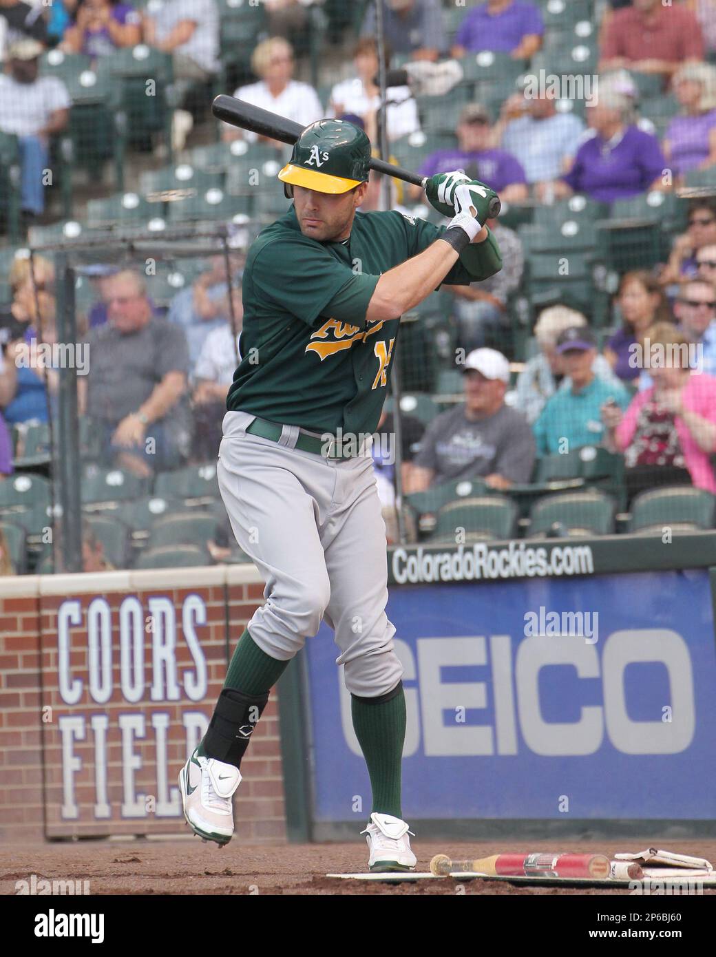 Oakland Athletics left fielder Seth Smith (15) warms up on deck in a ...