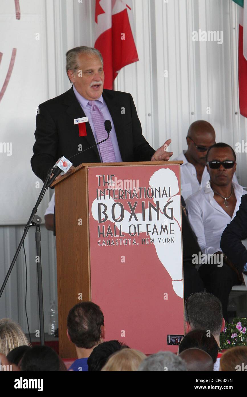 Inductee and broadcaster Al Bernstein gives his induction speech during ...