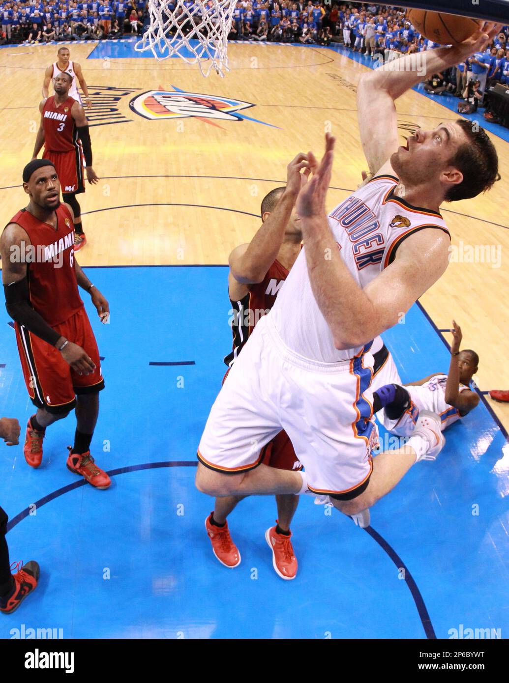 Oklahoma City Thunder power forward Nick Collison (4) shoots against ...