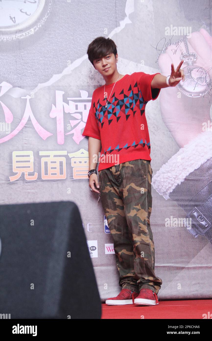 Alan Luo attends a marketing activity and call on fans do not hurt his ...