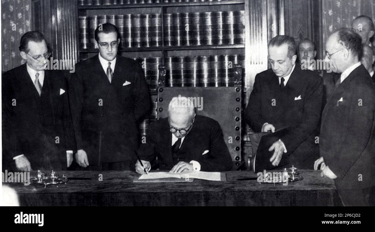 Costituzione della repubblica italiana hi-res stock photography and ...