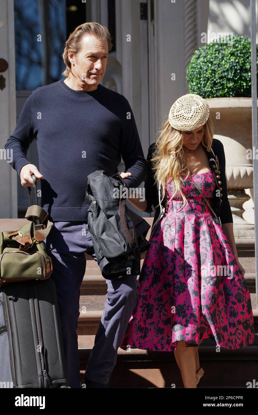 John corbett and sarah jessica parker hi-res stock photography and ...