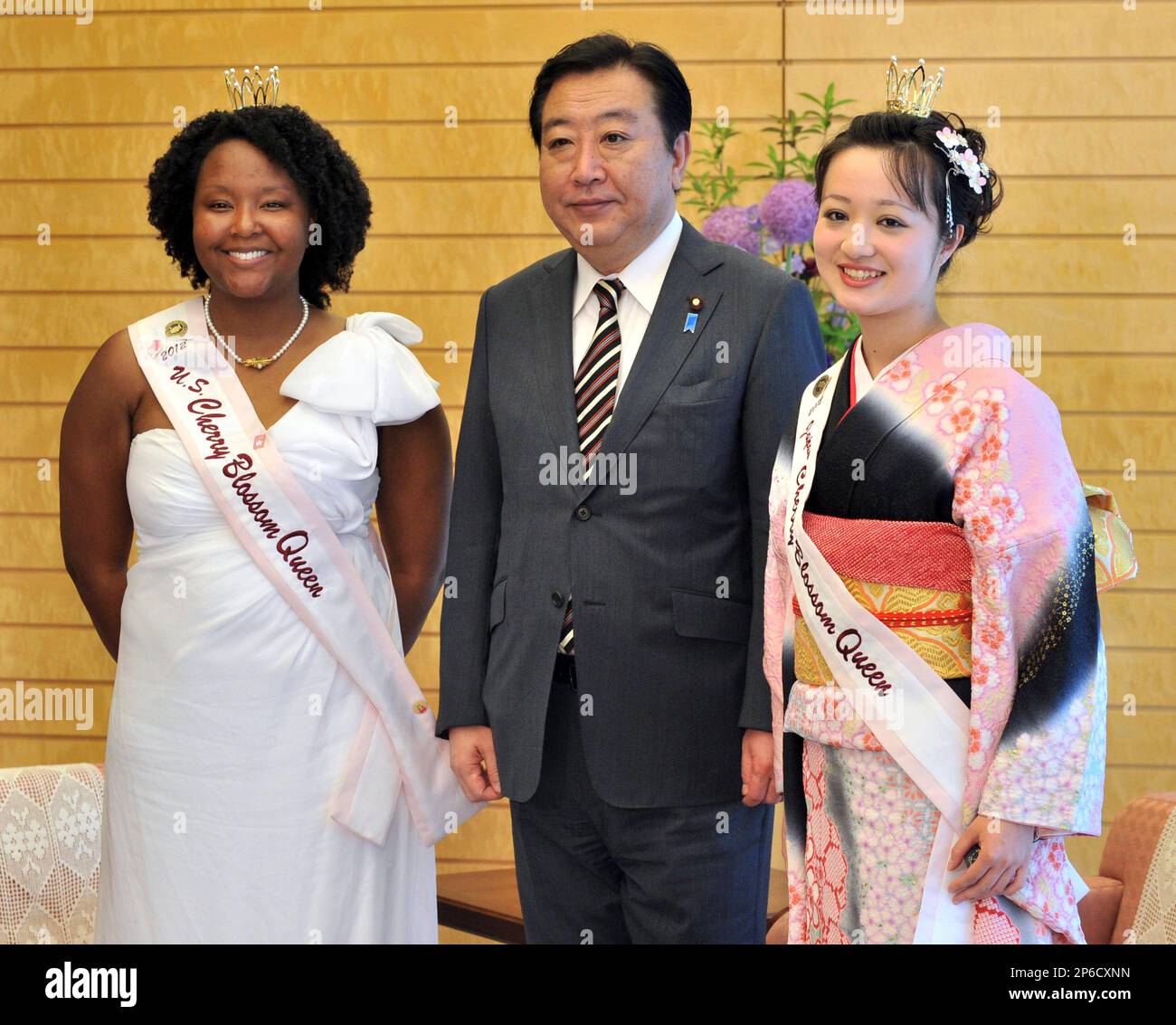 Japanese Prime Minister Yoshihiko Noda, center, smiles with U.S. Cherry ...