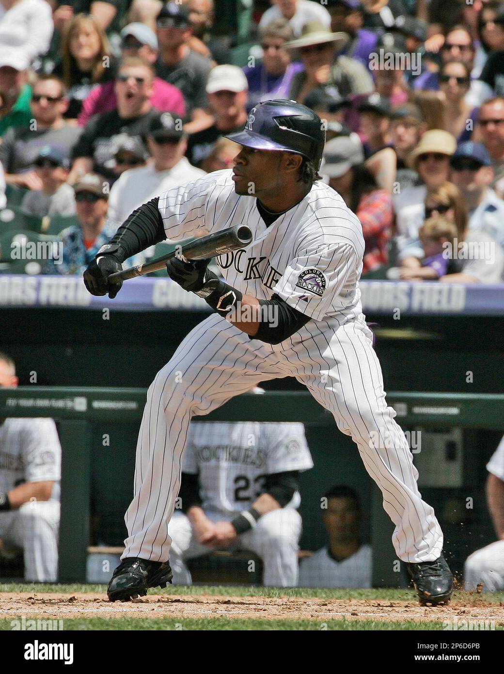 Colorado Rockies left fielder Eric Young Jr. (1) waits for the pitch in ...