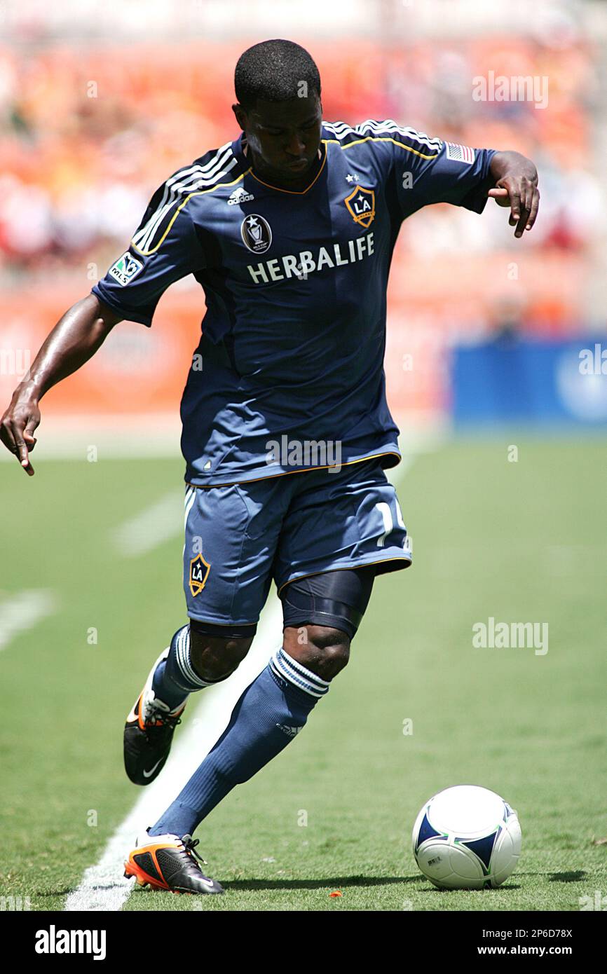 MAY 26 2012: Los Angeles Galaxy forward Edson Buddle #14 advances the ...
