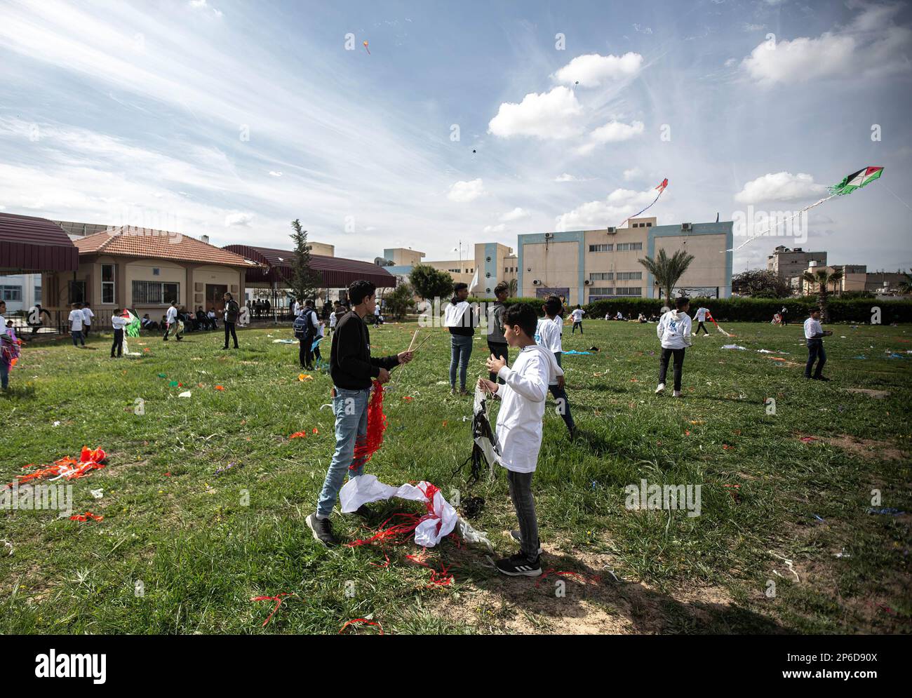 Gaza, Palestine. 07th Mar, 2023. Palestinian children fly kites in Khan ...