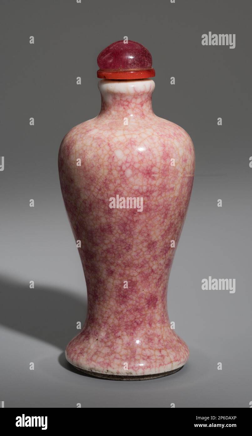 Chinese, Snuff Bottle, porcelain Stock Photo - Alamy