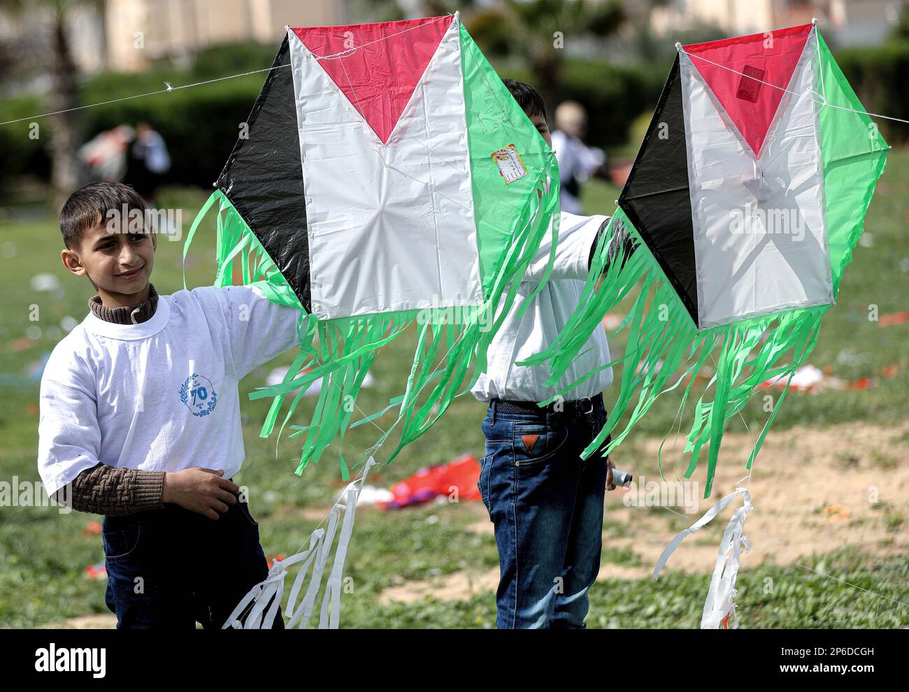 Gaza, Palestine. 07th Mar, 2023. Palestinian children fly kites in Khan ...