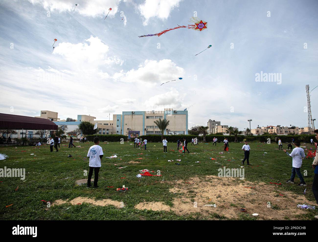 Gaza, Palestine. 07th Mar, 2023. Palestinian children fly kites in Khan ...