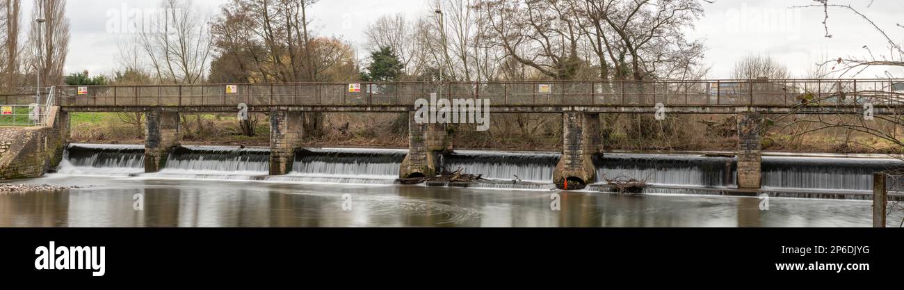 The river Tone flowing through French Weir in Taunton in Somerset Stock ...