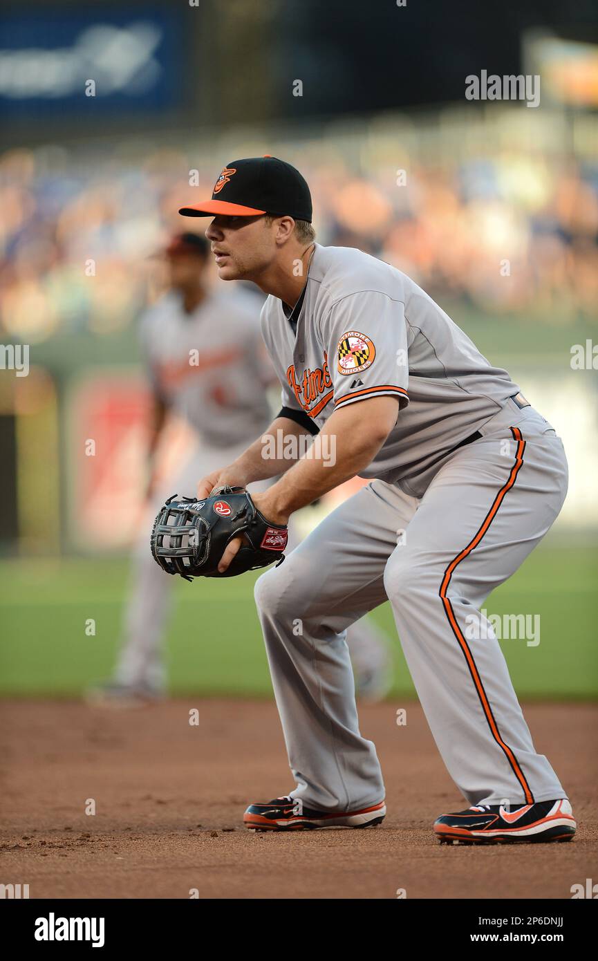 Baltimore Orioles first baseman Chris Davis gets set on defense during ...