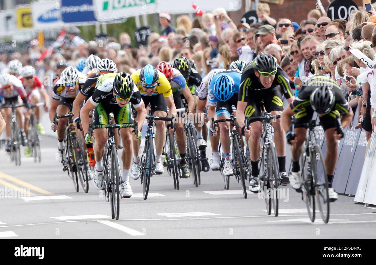 Russel Downing of the Endura Racing Team (left) crosses the finish line ...