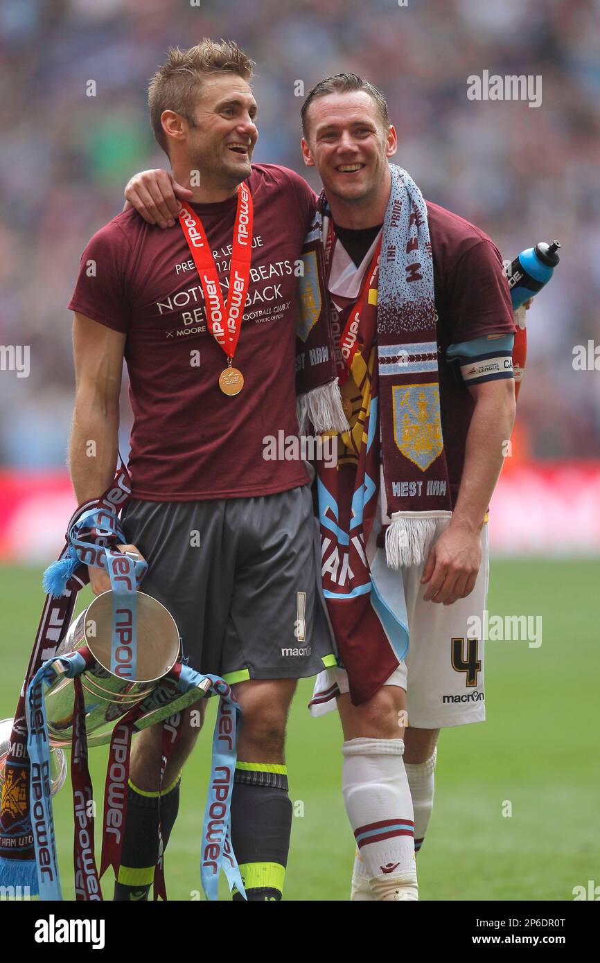 West Ham United goalkeeper Robert Green celebrates his side's win with ...