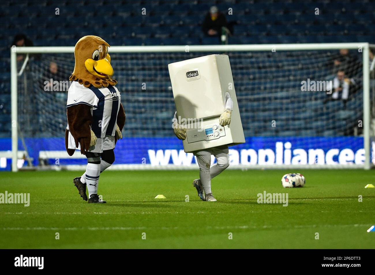 Efl mascots hi-res stock photography and images - Alamy