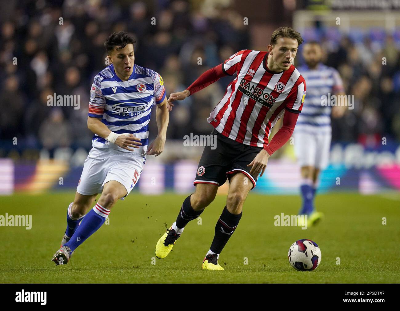 Tom mcintyre reading hi-res stock photography and images - Alamy