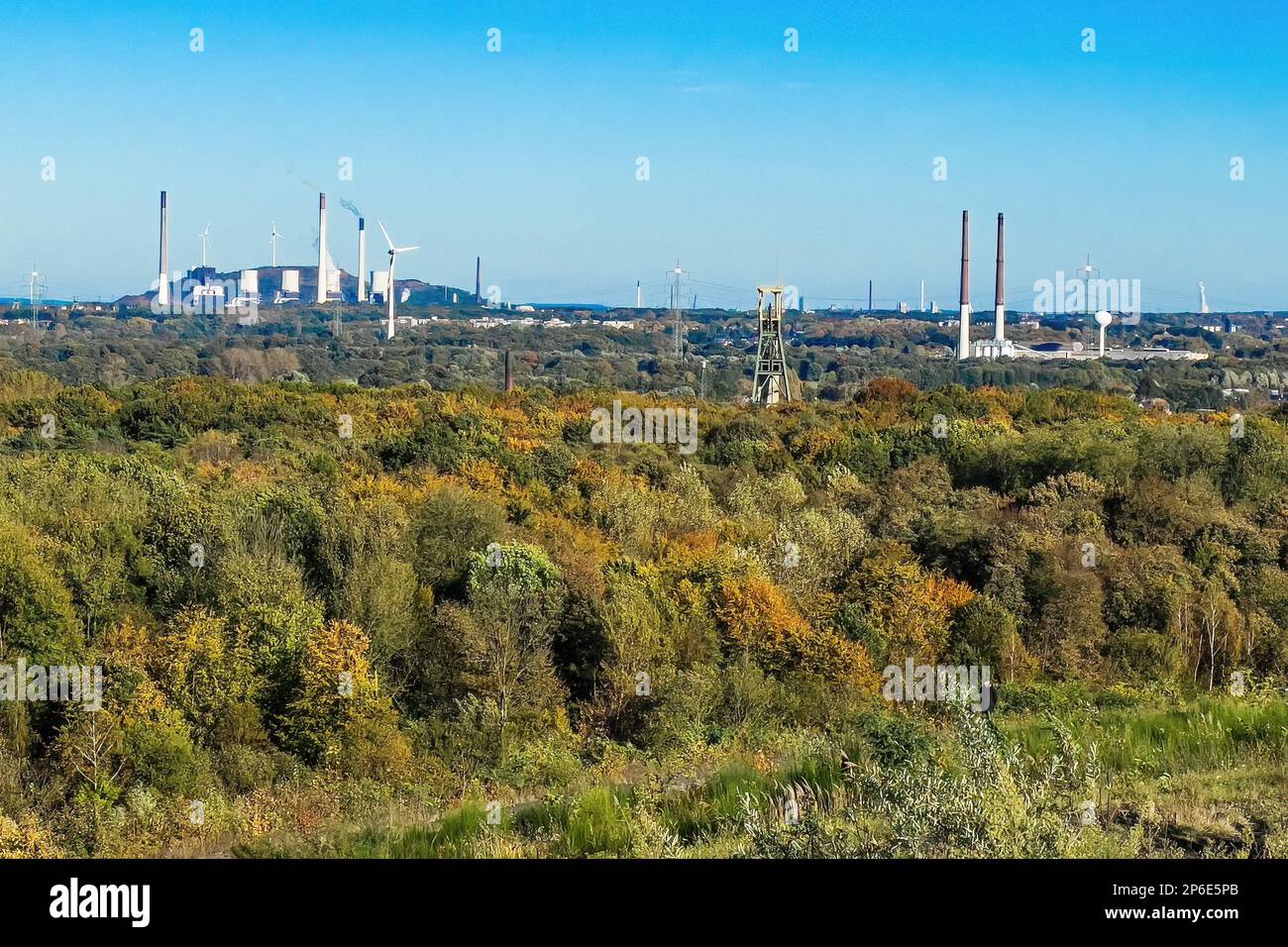 Blick von Halde Schöttelheide Bergbau-Abraumhalde, im Hintergrund links ...