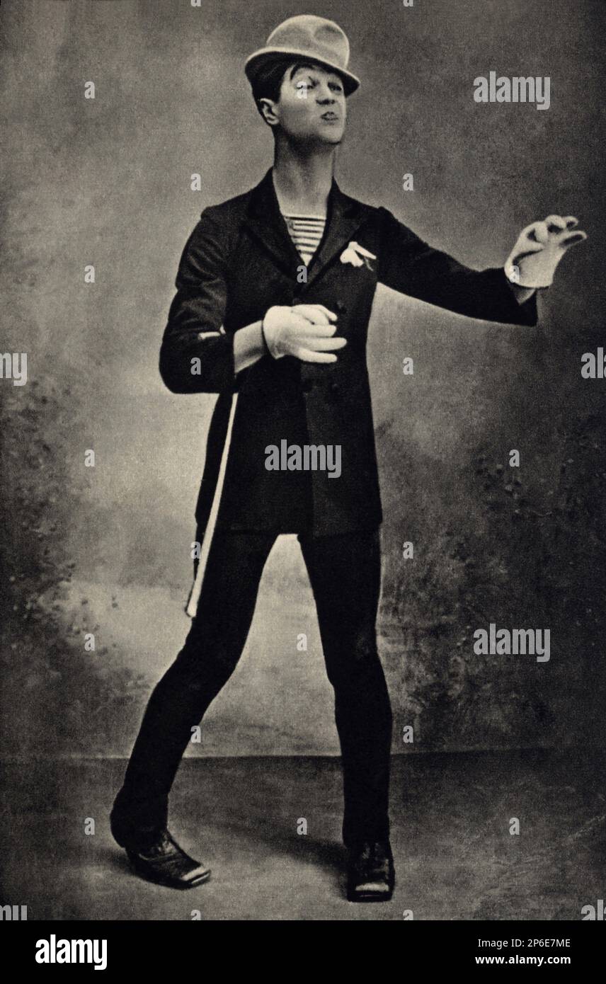 1925 c., FRANCE : The celebrated chansonnier and movie actor of ...