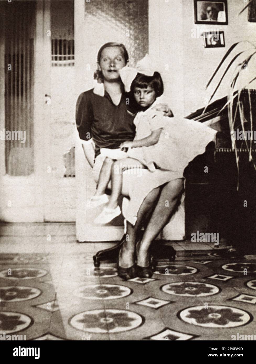 1937 ca , Pozzuoli , Napoli , ITALY : The movie actress SOPHIA LOREN ...