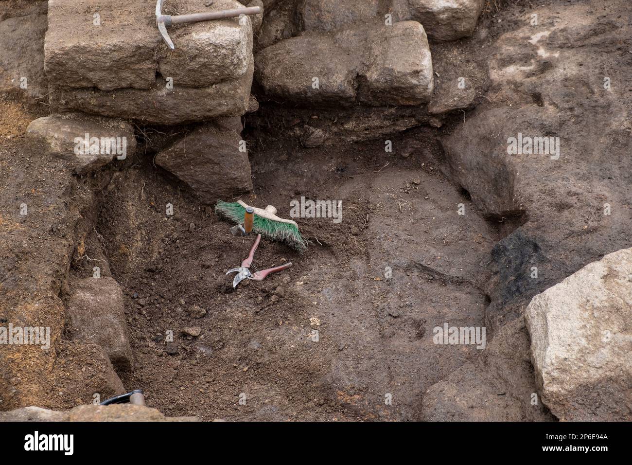 Tools on the ground in an archaeological excavation, work tools Stock ...