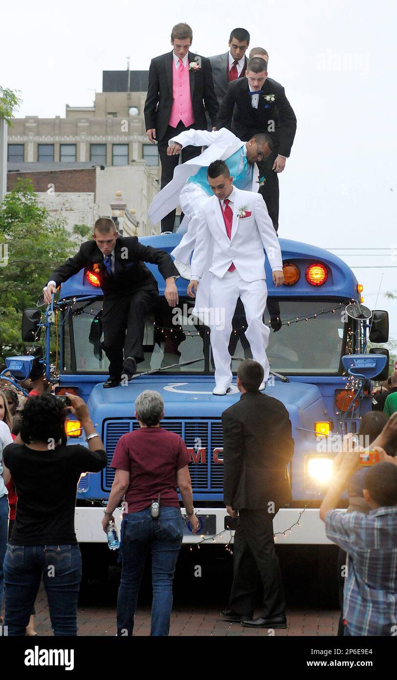 Students arrive at the Anderson High School prom at the Paramount in ...