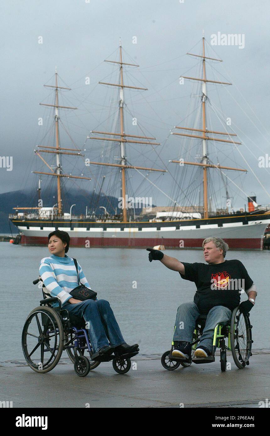 disabled158 mac.jpg Charlie points out a few of the points of interest ...