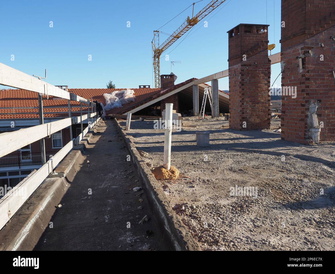 roof construction works in a building site Stock Photo - Alamy