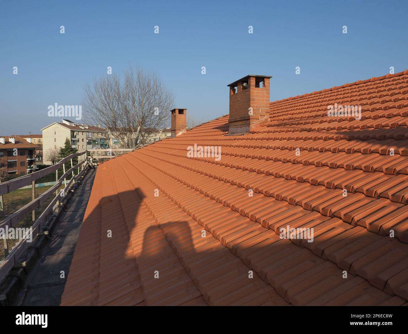 roof construction works in a building site Stock Photo - Alamy