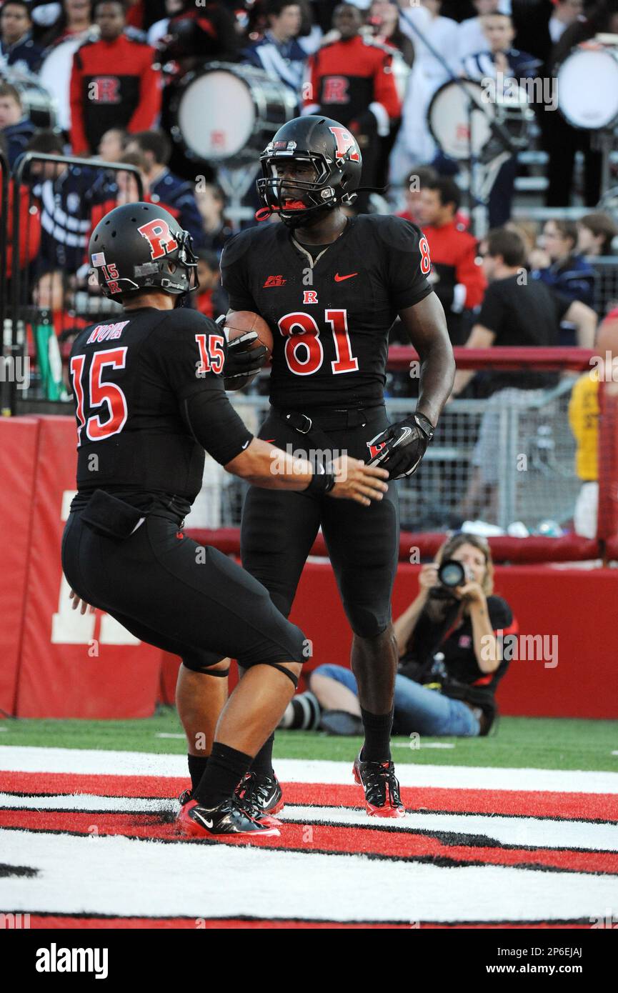 Rutgers University Scarlet Knights quarterback Gary Nova (15 ...