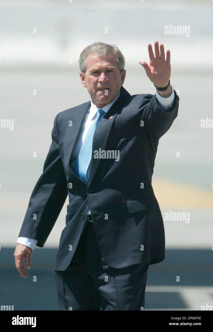 bush033 mac.jpg A wave as he arrives at SFO. President George W. Bush ...
